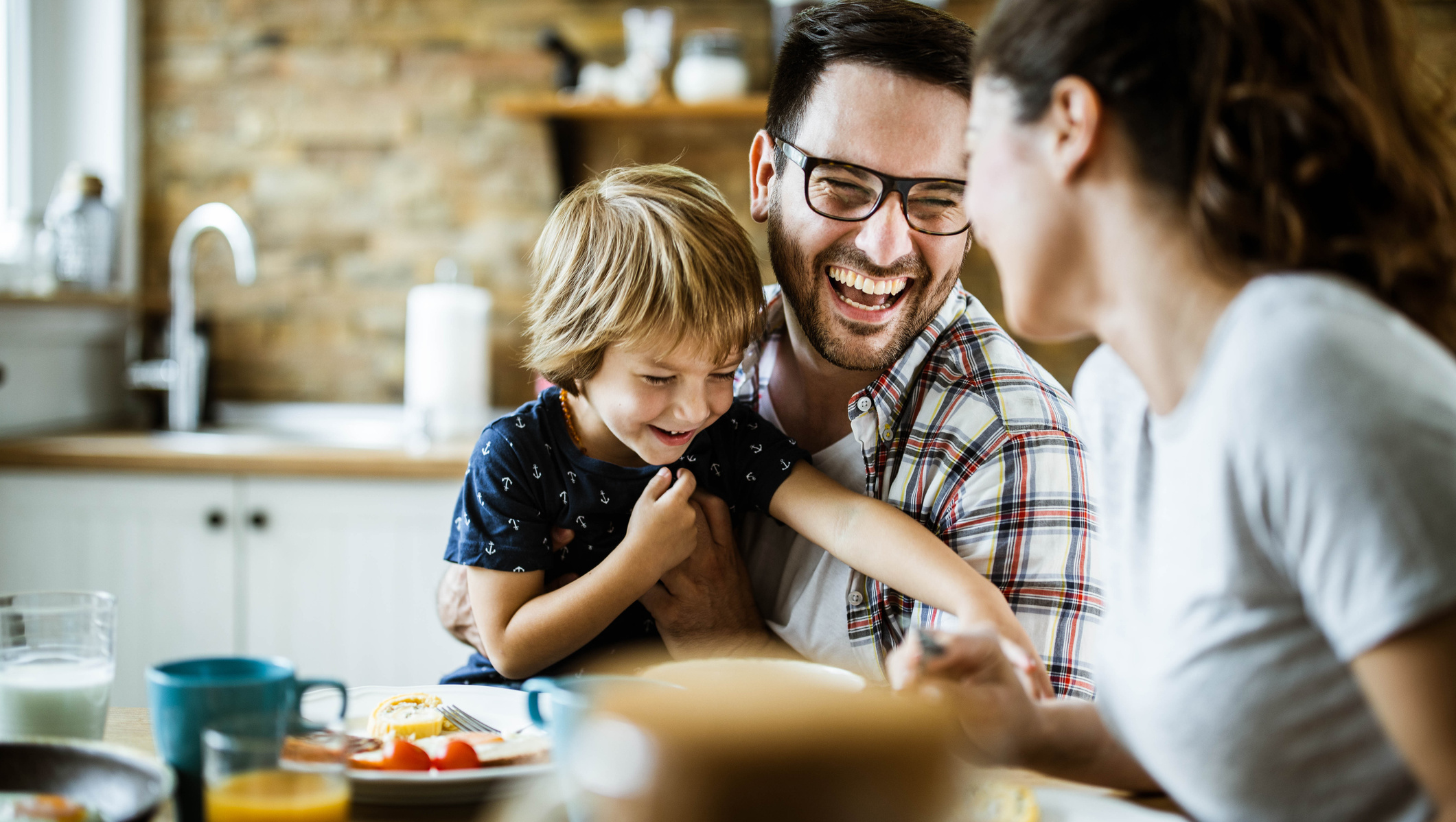 6 Ways to Make Family Dinner Fun and Meaningful — Minno Parents
