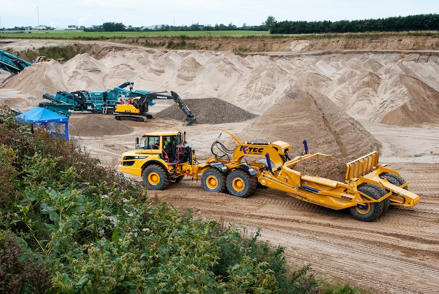 The Benefits of Scrapers for Heavy Earthmoving and Mining Applications