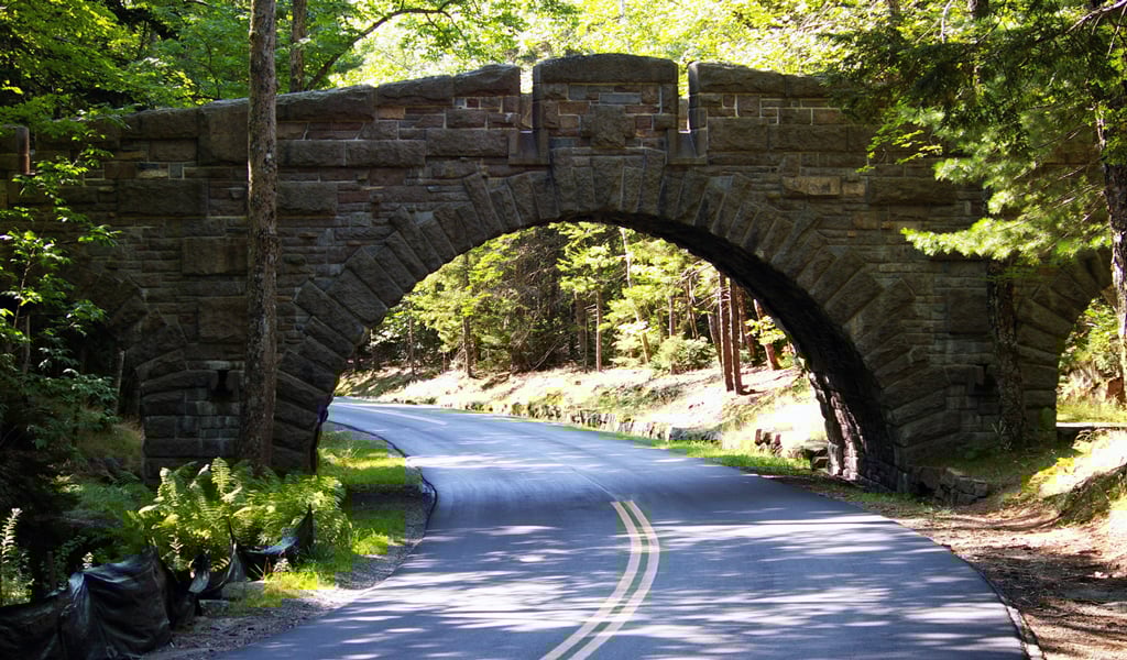 Top 10 Motorcycle Routes in New England: Quick Guide