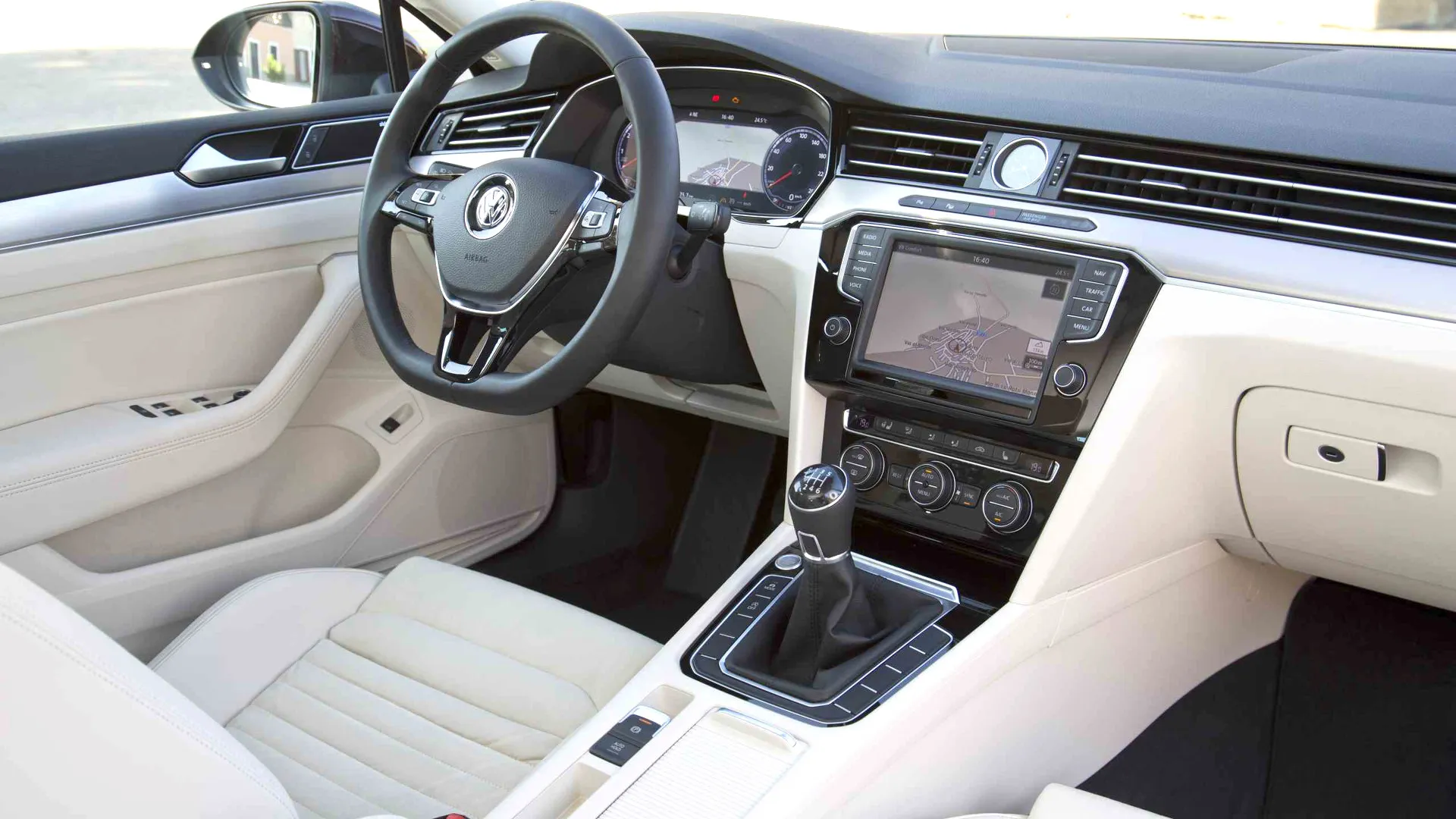 Volkswagen Passat 2017 | Características y atributos