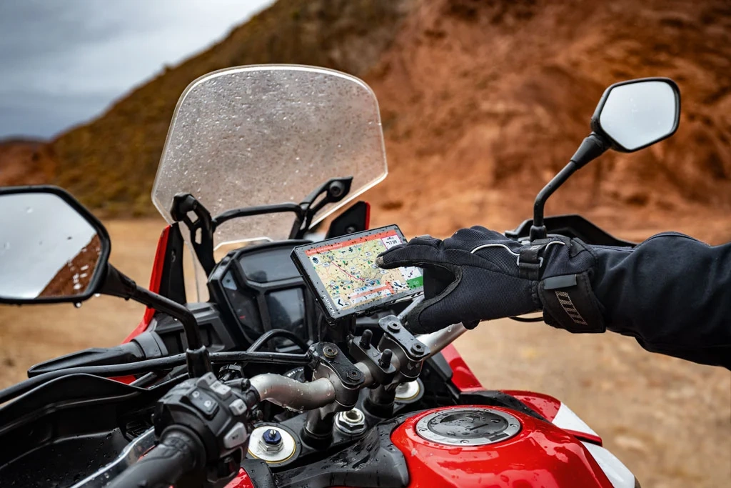 Motorcycle GPS Tech That Works On & Off Road: Complete Guide