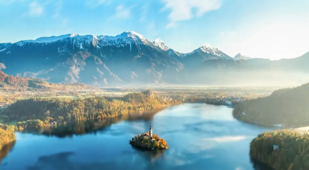 Top 6 Must Do Bucket List Trips by Roamaroo.com