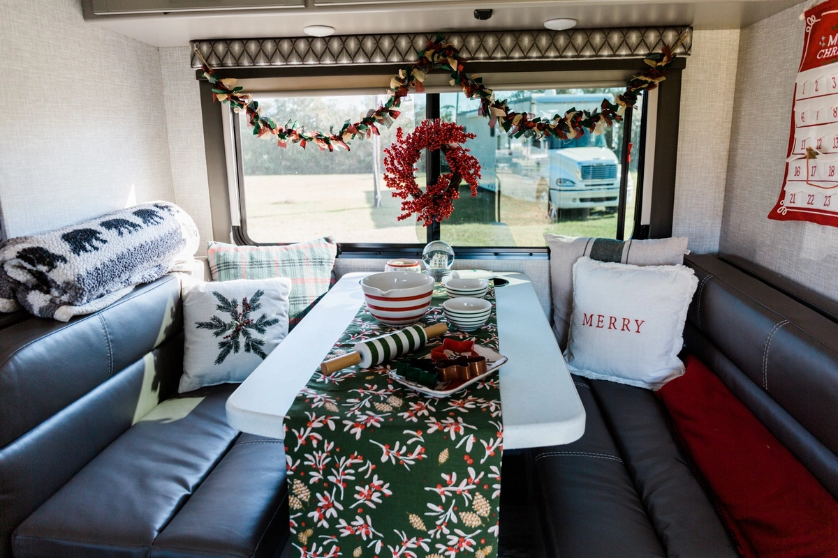 How to Decorate Your RV this Christmas without Breaking the Bank | La ...