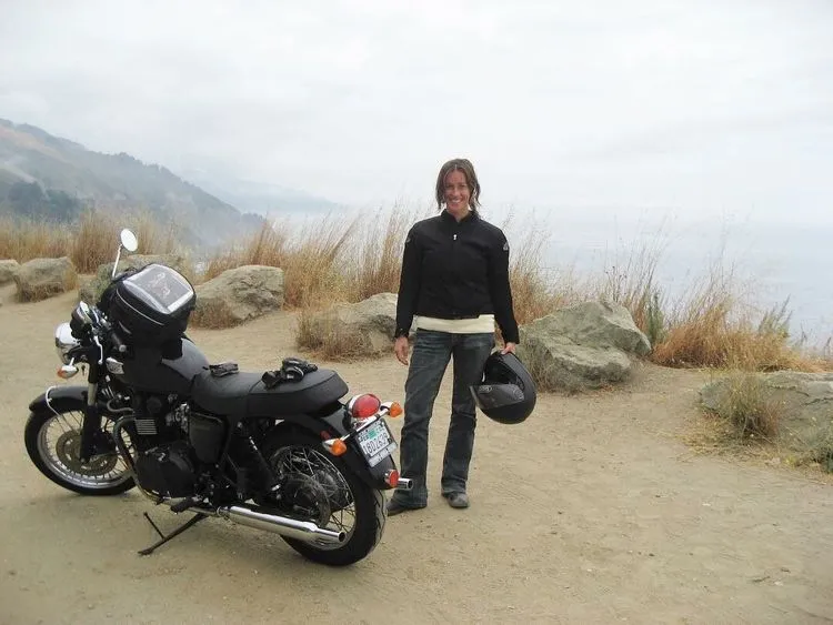 10 Celebrity Female Motorcyclists: Stars Who Ride