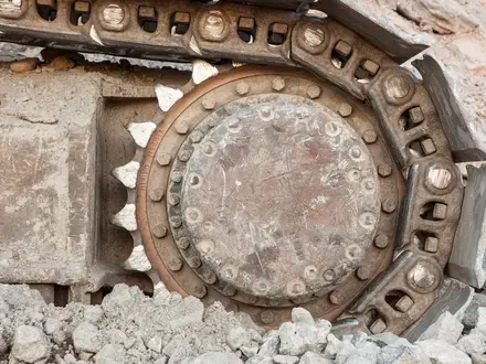 Changing the Tracks On an Excavator: Quick Guide