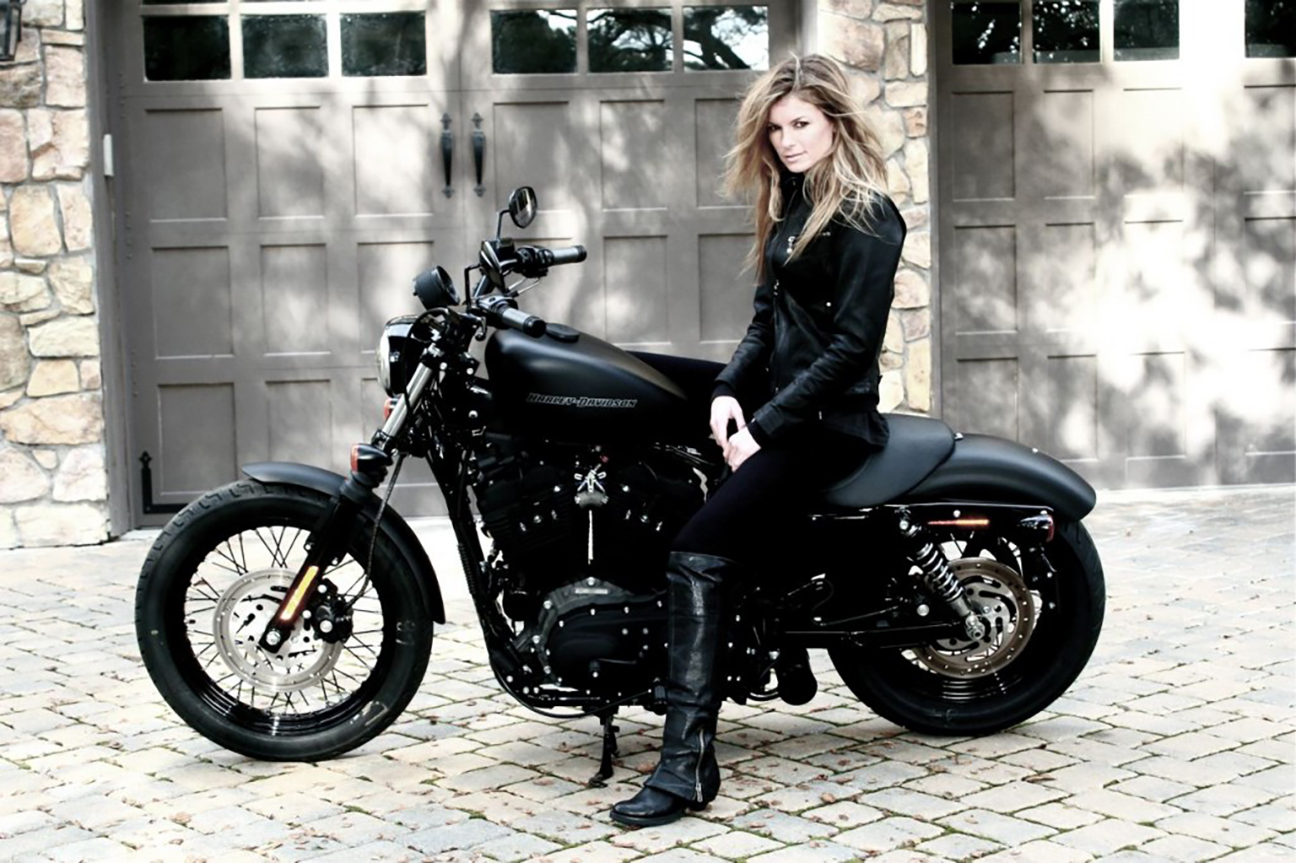 10 Celebrity Female Motorcyclists: Stars Who Ride
