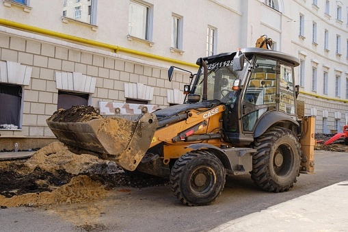 How to Operate a Case 580 Backhoe - Boom & Bucket